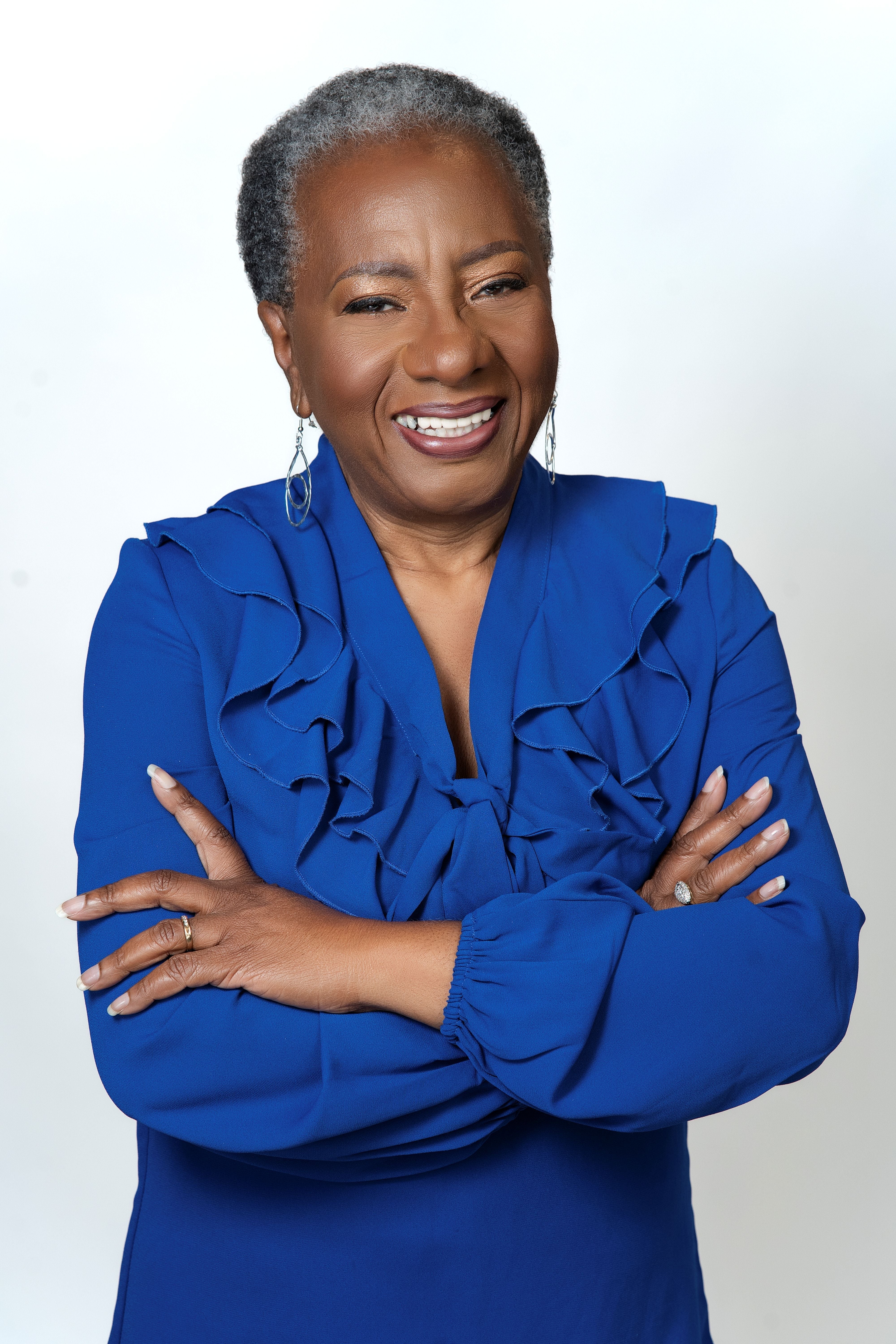 Meet Lynn Lewis! – GLAMBITIOUS®️